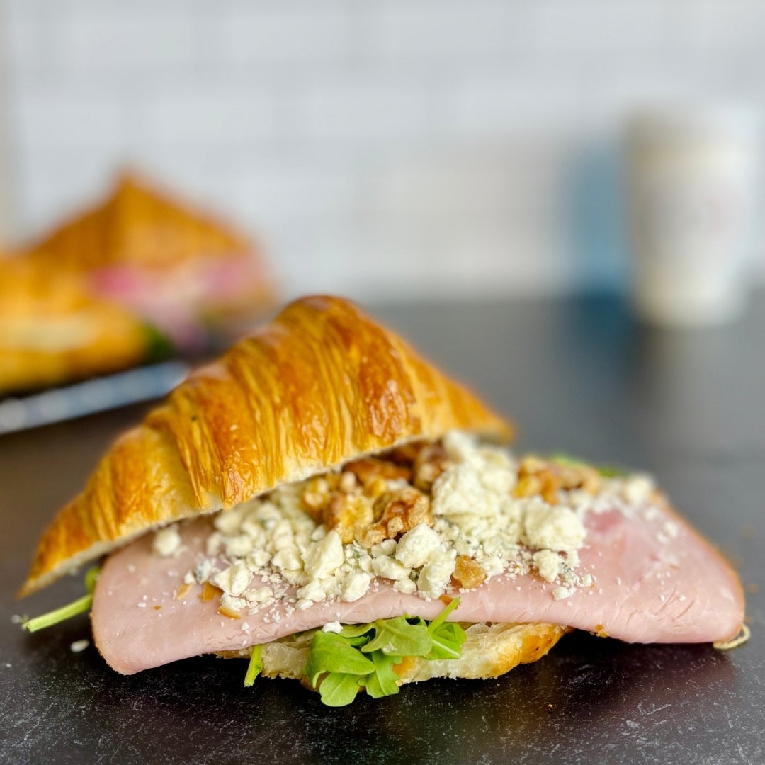 Le croissant Frenchie | La Belle French Bakery